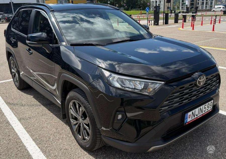 Черный Тойота РАВ 4 2022 в Вильнюс, объемом двигателя 1.99 л и пробегом 117 тыс. км за 25000 €, фото 4 на AUTOMOTO.COM.LV