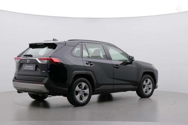 Black Toyota RAV4 2022 in Vilnius, with an engine capacity of 1.99 L and mileage of 96 thousand km for 26990 €, photo 3 on AUTOMOTO.COM.LV