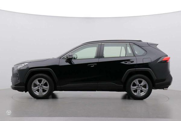 Black Toyota RAV4 2022 in Vilnius, with an engine capacity of 1.99 L and mileage of 96 thousand km for 26990 €, photo 4 on AUTOMOTO.COM.LV