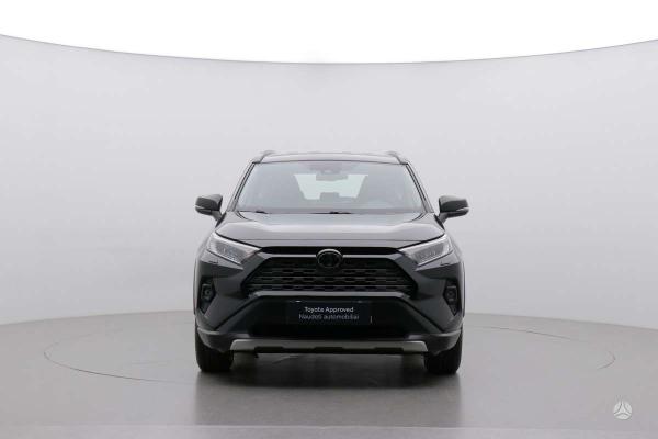 Black Toyota RAV4 2022 in Vilnius, with an engine capacity of 1.99 L and mileage of 96 thousand km for 26990 €, photo 6 on AUTOMOTO.COM.LV