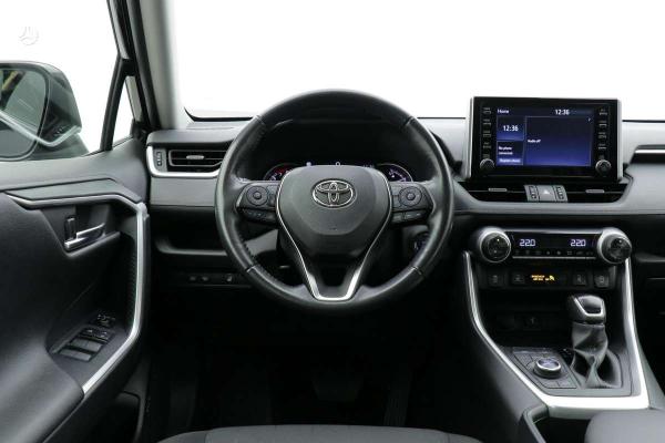 Black Toyota RAV4 2022 in Vilnius, with an engine capacity of 1.99 L and mileage of 96 thousand km for 26990 €, photo 8 on AUTOMOTO.COM.LV