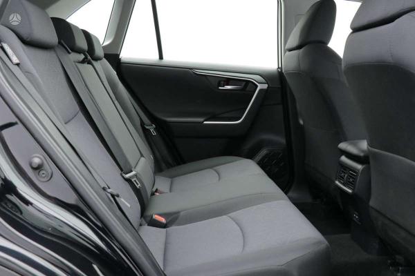 Black Toyota RAV4 2022 in Vilnius, with an engine capacity of 1.99 L and mileage of 96 thousand km for 26990 €, photo 10 on AUTOMOTO.COM.LV
