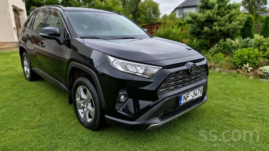 Melns Toyota RAV4 2022 Rīga, ar dzinēja tilpumu 2.00 L un nobraukumu 76 tūkst. km par 26990 €, foto 3 vietnē AUTOMOTO.COM.LV