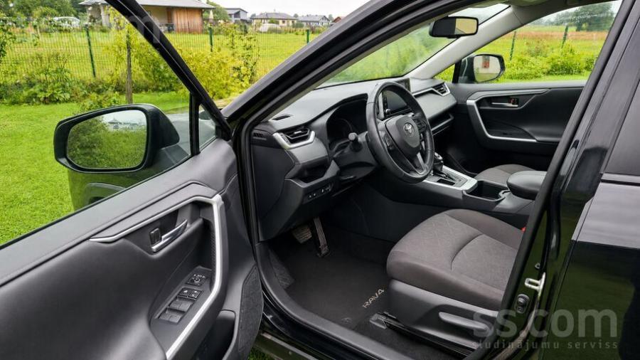 Melns Toyota RAV4 2022 Rīga, ar dzinēja tilpumu 2.00 L un nobraukumu 76 tūkst. km par 26990 €, foto 13 vietnē AUTOMOTO.COM.LV