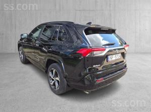 Black Toyota RAV4 2022 in Riga, with an engine capacity of 2.50 L and mileage of 132 thousand km for 28100 €, photo 5 on AUTOMOTO.COM.LV