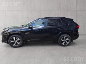 Black Toyota RAV4 2022 in Riga, with an engine capacity of 2.50 L and mileage of 132 thousand km for 28100 €, photo 6 on AUTOMOTO.COM.LV