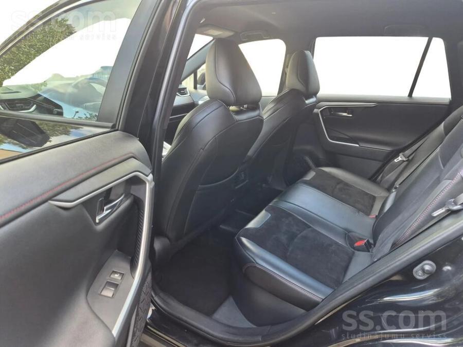 Black Toyota RAV4 2022 in Riga, with an engine capacity of 2.50 L and mileage of 132 thousand km for 28100 €, photo 8 on AUTOMOTO.COM.LV