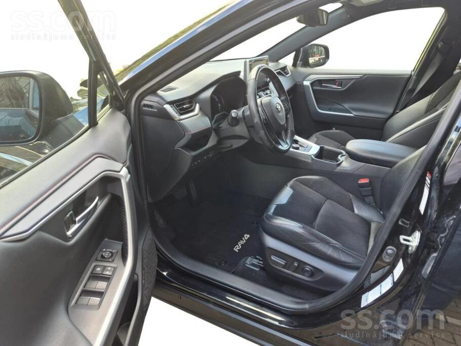 Black Toyota RAV4 2022 in Riga, with an engine capacity of 2.50 L and mileage of 132 thousand km for 28100 €, photo 9 on AUTOMOTO.COM.LV