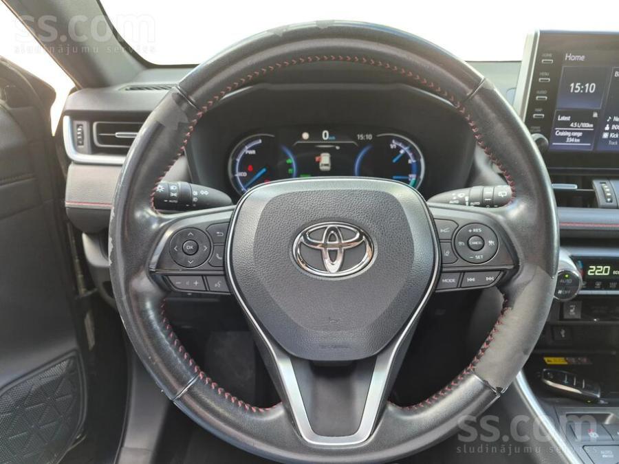 Black Toyota RAV4 2022 in Riga, with an engine capacity of 2.50 L and mileage of 132 thousand km for 28100 €, photo 13 on AUTOMOTO.COM.LV