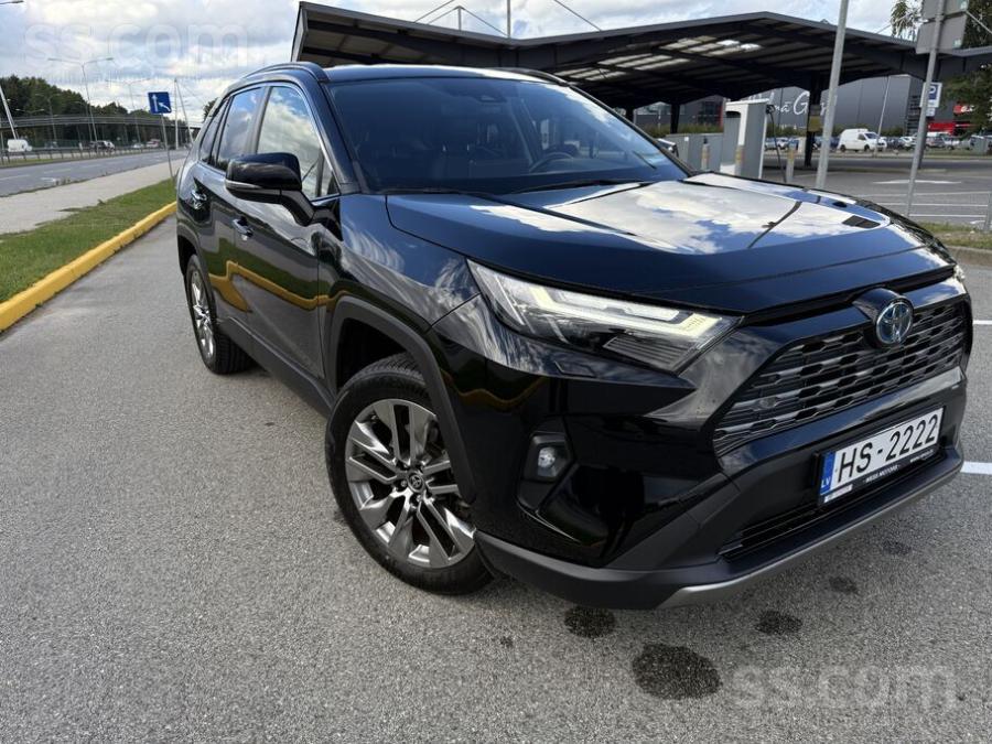 Black Toyota RAV4 2022 in Riga, with an engine capacity of 2.50 L and mileage of 34 thousand km for 34990 €, photo 3 on AUTOMOTO.COM.LV