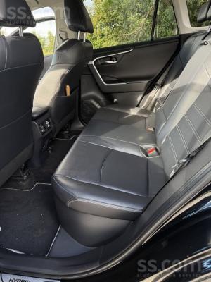 Black Toyota RAV4 2022 in Riga, with an engine capacity of 2.50 L and mileage of 34 thousand km for 34990 €, photo 14 on AUTOMOTO.COM.LV