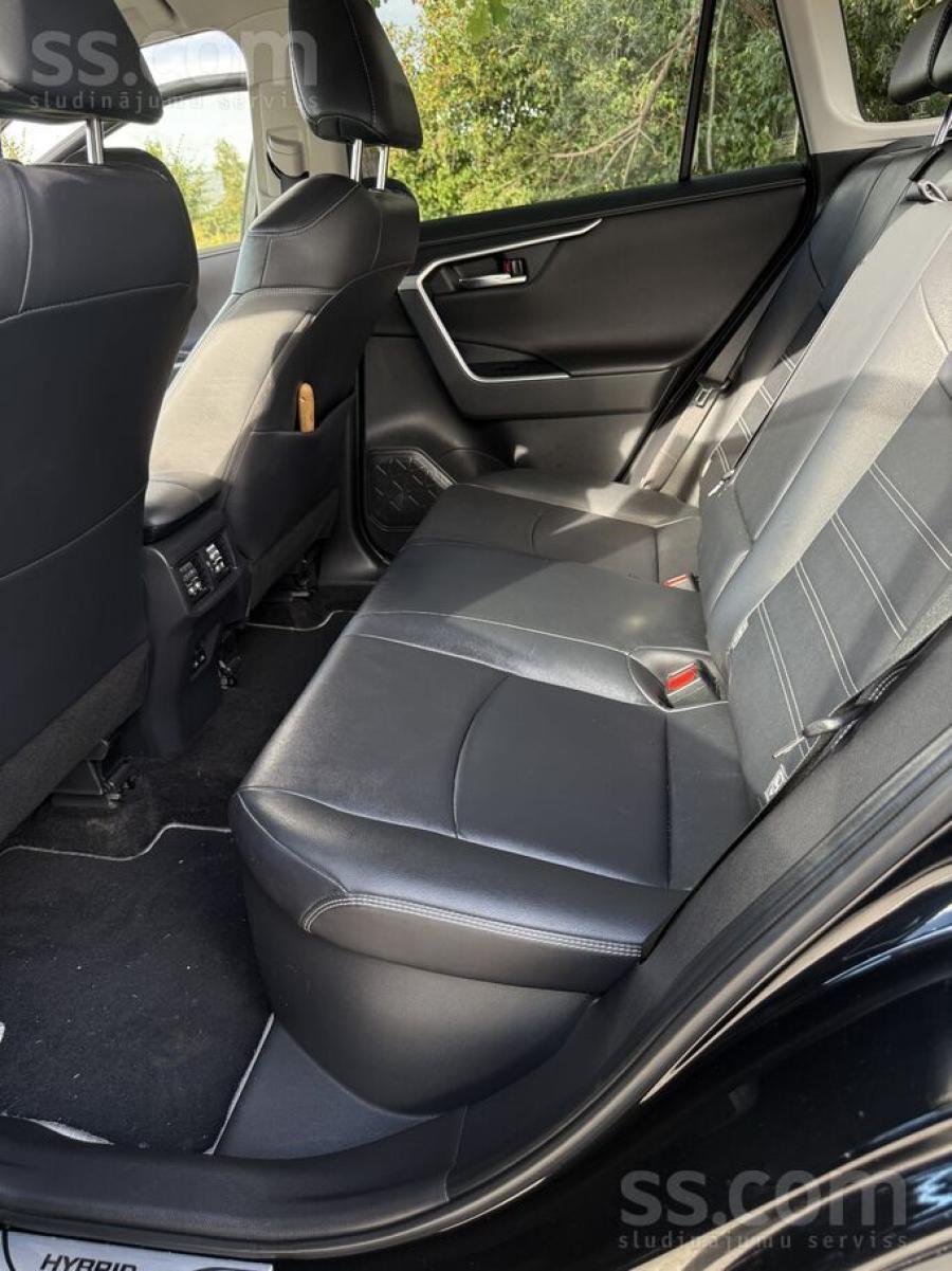 Black Toyota RAV4 2022 in Riga, with an engine capacity of 2.50 L and mileage of 34 thousand km for 34990 €, photo 14 on AUTOMOTO.COM.LV