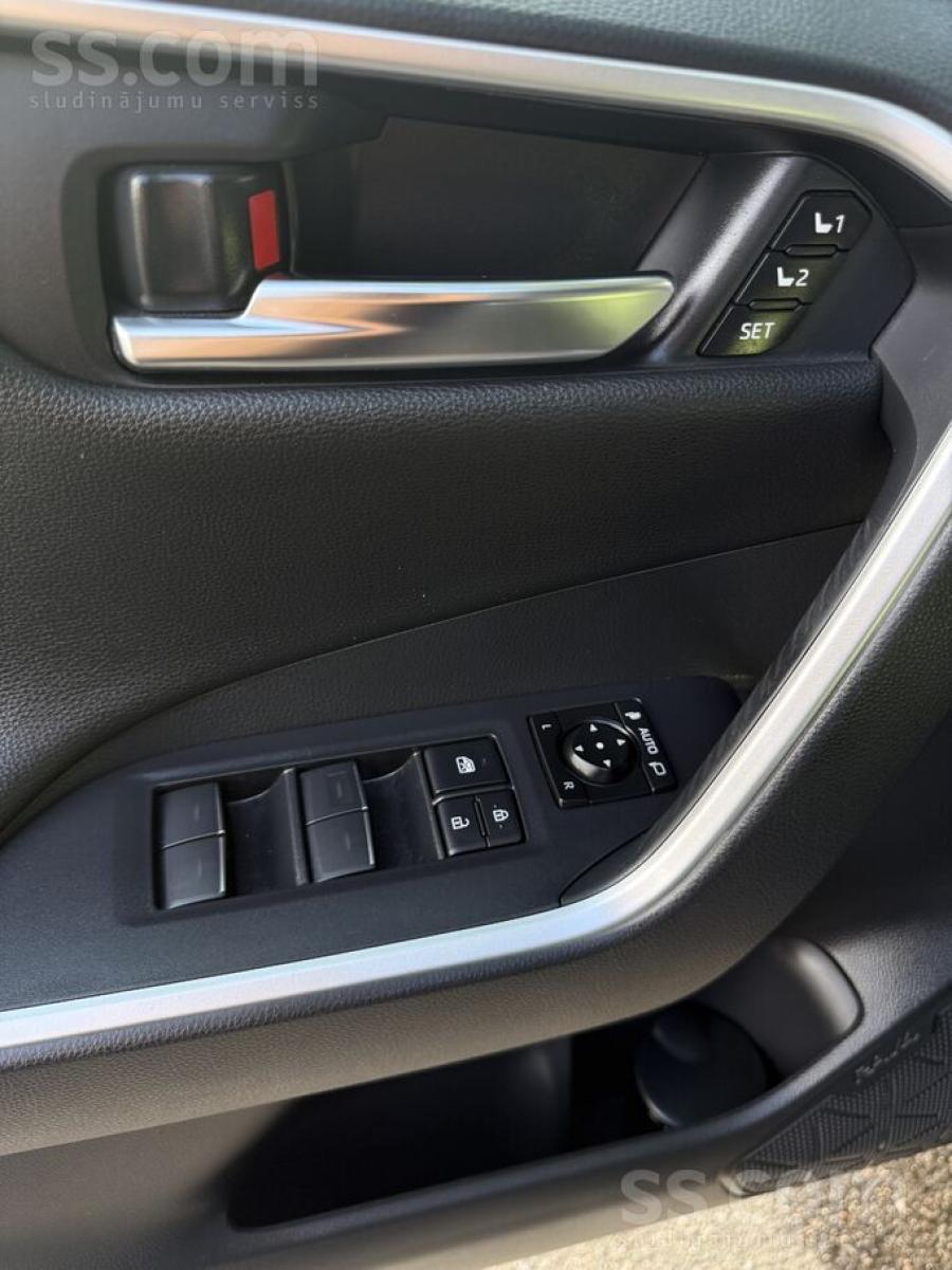 Melns Toyota RAV4 2022 Rīga, ar dzinēja tilpumu 2.50 L un nobraukumu 34 tūkst. km par 33000 €, foto 13 vietnē AUTOMOTO.COM.LV