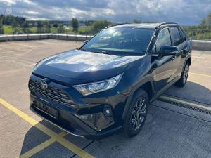 Black Toyota RAV4 2022 in Vilnius, with an engine capacity of 2.49 L and mileage of 178 thousand km for 24900 €, photo 4 on AUTOMOTO.COM.LV