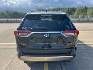 Black Toyota RAV4 2022 in Vilnius, with an engine capacity of 2.49 L and mileage of 178 thousand km for 24900 €, photo 7 on AUTOMOTO.COM.LV