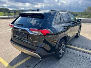 Black Toyota RAV4 2022 in Vilnius, with an engine capacity of 2.49 L and mileage of 178 thousand km for 24900 €, photo 8 on AUTOMOTO.COM.LV