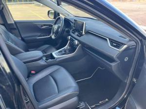 Black Toyota RAV4 2022 in Vilnius, with an engine capacity of 2.49 L and mileage of 178 thousand km for 24900 €, photo 11 on AUTOMOTO.COM.LV
