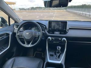 Black Toyota RAV4 2022 in Vilnius, with an engine capacity of 2.49 L and mileage of 178 thousand km for 24900 €, photo 12 on AUTOMOTO.COM.LV