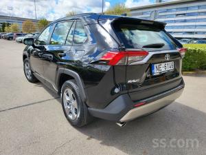 Melns Toyota RAV4 2022 Rīga, ar dzinēja tilpumu 2.00 L un nobraukumu 24 tūkst. km par 32000 €, foto 4 vietnē AUTOMOTO.COM.LV