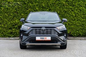 Black Toyota RAV4 2022 in Riga, with an engine capacity of 2.00 L and mileage of 57 thousand km for 24500 €, photo 3 on AUTOMOTO.COM.LV