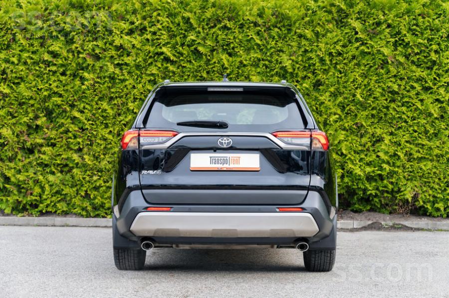 Black Toyota RAV4 2022 in Riga, with an engine capacity of 2.00 L and mileage of 57 thousand km for 24500 €, photo 7 on AUTOMOTO.COM.LV