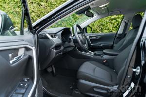 Black Toyota RAV4 2022 in Riga, with an engine capacity of 2.00 L and mileage of 57 thousand km for 24500 €, photo 11 on AUTOMOTO.COM.LV