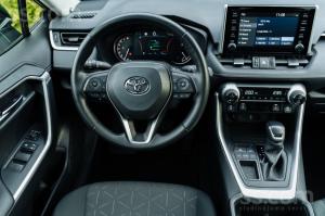 Black Toyota RAV4 2022 in Riga, with an engine capacity of 2.00 L and mileage of 57 thousand km for 24500 €, photo 17 on AUTOMOTO.COM.LV