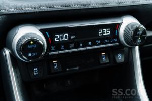 Black Toyota RAV4 2022 in Riga, with an engine capacity of 2.00 L and mileage of 57 thousand km for 24500 €, photo 19 on AUTOMOTO.COM.LV