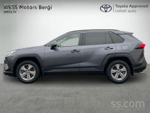 Black Toyota RAV4 2022 in Riga, with an engine capacity of 2.00 L and mileage of 102 thousand km for 25490 €, photo 4 on AUTOMOTO.COM.LV
