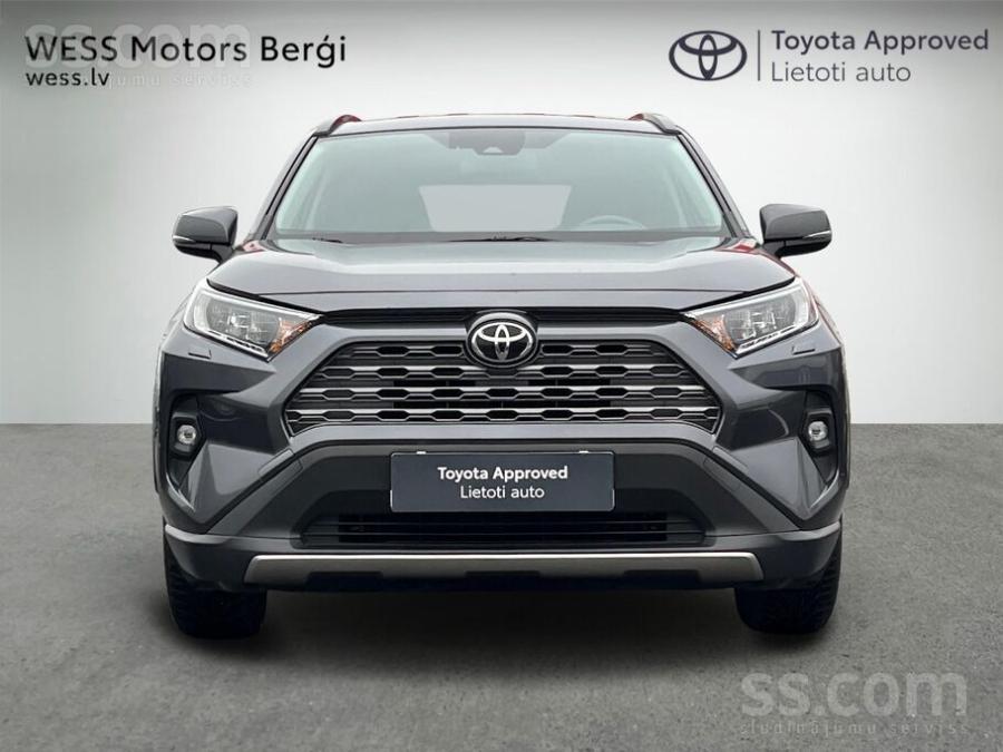 Black Toyota RAV4 2022 in Riga, with an engine capacity of 2.00 L and mileage of 102 thousand km for 25490 €, photo 6 on AUTOMOTO.COM.LV