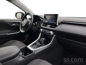 Black Toyota RAV4 2022 in Riga, with an engine capacity of 2.00 L and mileage of 102 thousand km for 25490 €, photo 7 on AUTOMOTO.COM.LV