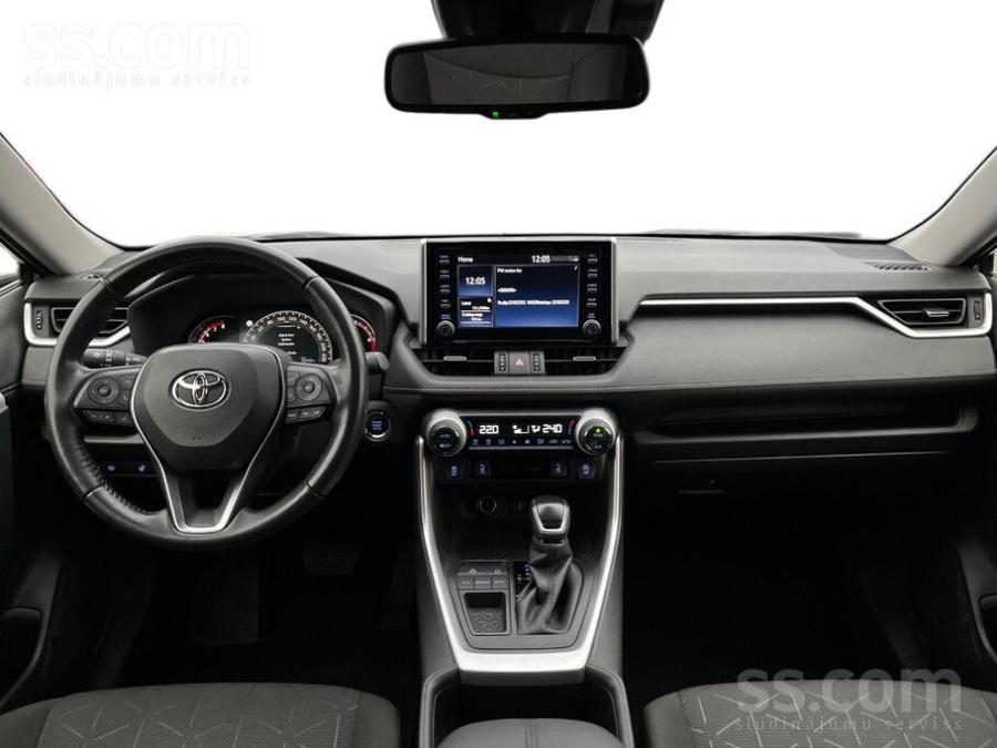 Black Toyota RAV4 2022 in Riga, with an engine capacity of 2.00 L and mileage of 102 thousand km for 25490 €, photo 9 on AUTOMOTO.COM.LV