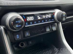 Black Toyota RAV4 2022 in Riga, with an engine capacity of 2.00 L and mileage of 102 thousand km for 25490 €, photo 16 on AUTOMOTO.COM.LV