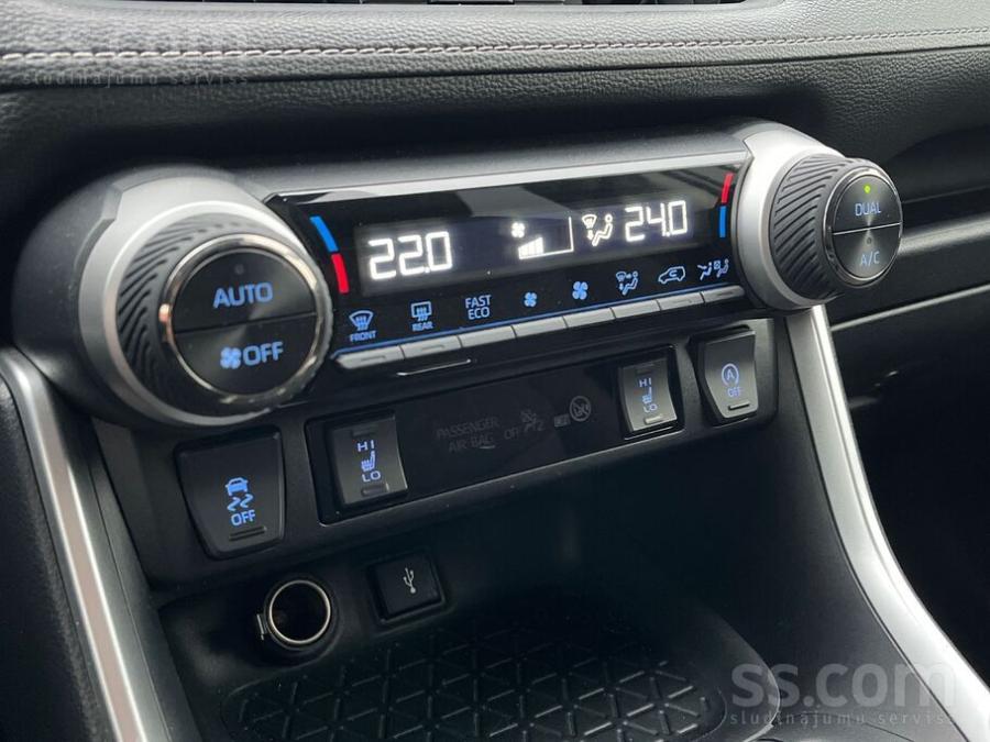 Black Toyota RAV4 2022 in Riga, with an engine capacity of 2.00 L and mileage of 102 thousand km for 25490 €, photo 16 on AUTOMOTO.COM.LV