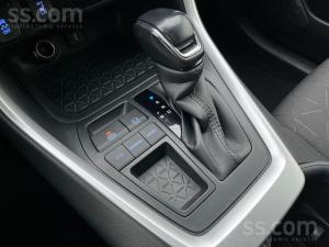 Black Toyota RAV4 2022 in Riga, with an engine capacity of 2.00 L and mileage of 102 thousand km for 25490 €, photo 17 on AUTOMOTO.COM.LV