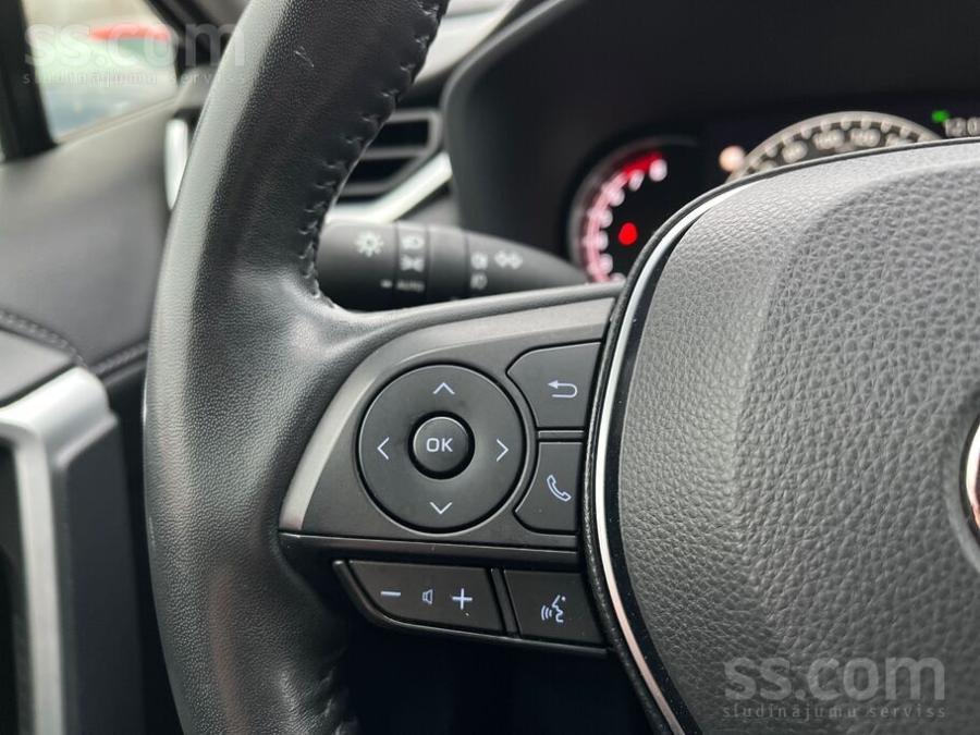 Black Toyota RAV4 2022 in Riga, with an engine capacity of 2.00 L and mileage of 102 thousand km for 25490 €, photo 18 on AUTOMOTO.COM.LV