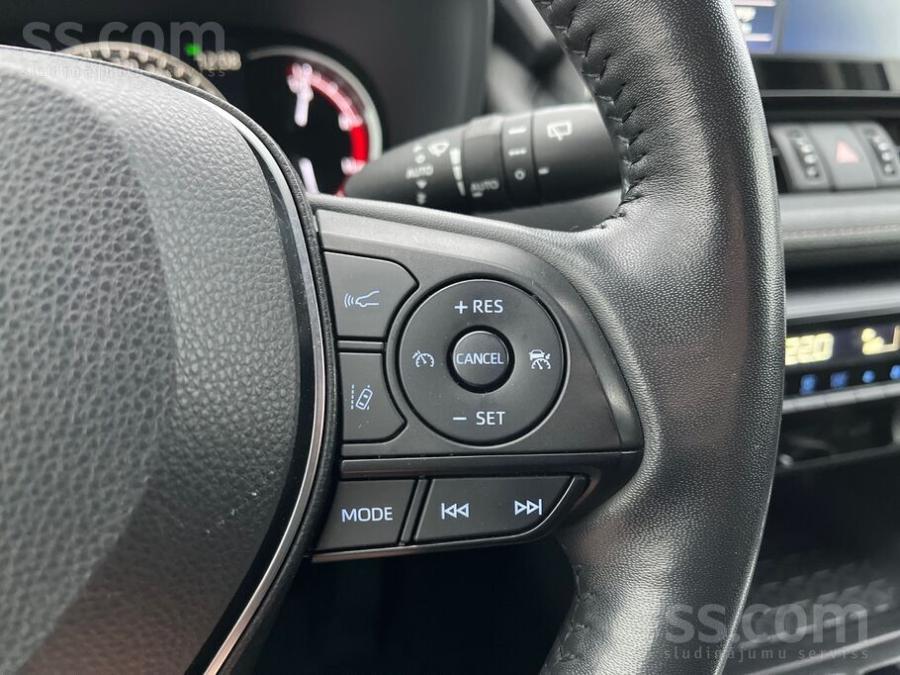 Black Toyota RAV4 2022 in Riga, with an engine capacity of 2.00 L and mileage of 102 thousand km for 25490 €, photo 19 on AUTOMOTO.COM.LV