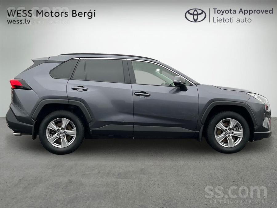 Black Toyota RAV4 2022 in Riga, with an engine capacity of 2.00 L and mileage of 102 thousand km for 25490 €, photo 24 on AUTOMOTO.COM.LV