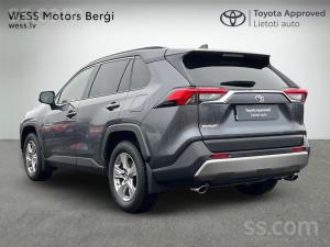 Black Toyota RAV4 2022 in Riga, with an engine capacity of 2.00 L and mileage of 102 thousand km for 25490 €, photo 25 on AUTOMOTO.COM.LV