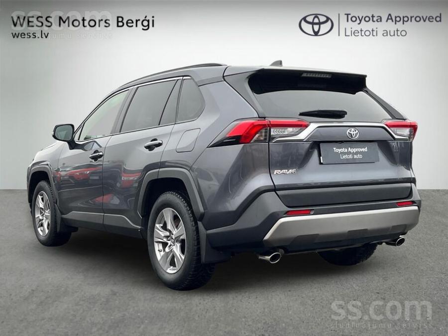 Black Toyota RAV4 2022 in Riga, with an engine capacity of 2.00 L and mileage of 102 thousand km for 25490 €, photo 25 on AUTOMOTO.COM.LV