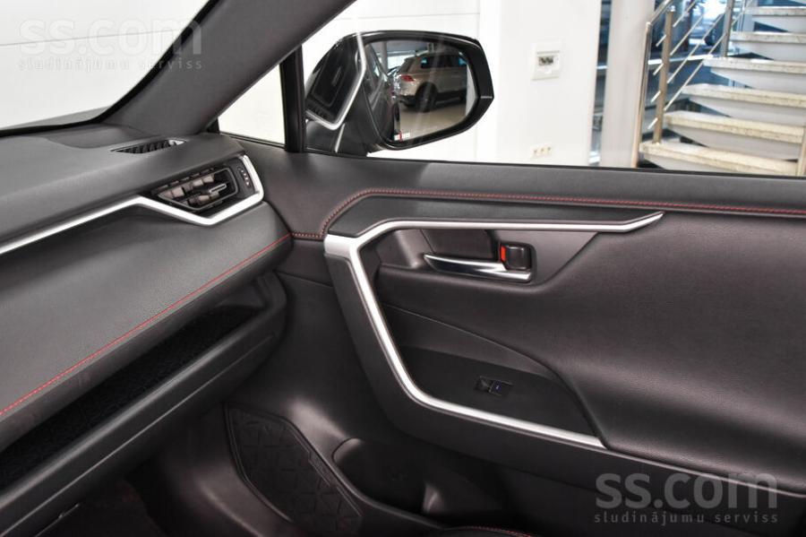 Melns Toyota RAV4 2022 Rīga, ar dzinēja tilpumu 2.50 L un nobraukumu 83 tūkst. km par 31490 €, foto 15 vietnē AUTOMOTO.COM.LV