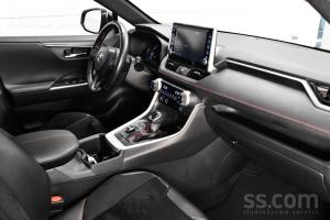 Melns Toyota RAV4 2022 Rīga, ar dzinēja tilpumu 2.50 L un nobraukumu 83 tūkst. km par 31490 €, foto 16 vietnē AUTOMOTO.COM.LV