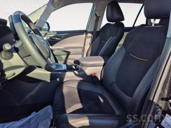 Melns Toyota RAV4 2023 Rīga, ar dzinēja tilpumu 2.00 L un nobraukumu 28 tūkst. km par 31900 €, foto 11 vietnē AUTOMOTO.COM.LV