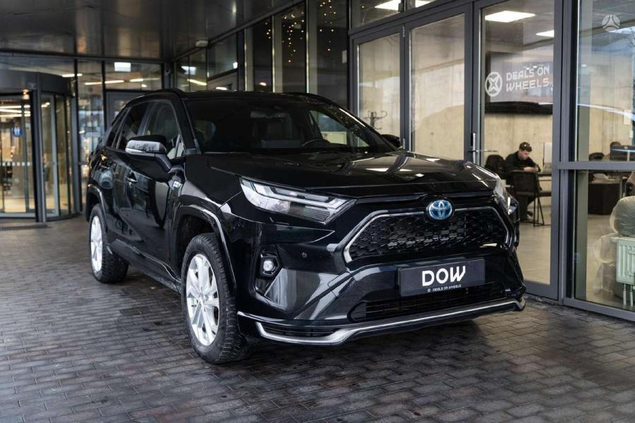 Melns Toyota RAV4 2023 Viļņa, ar dzinēja tilpumu 2.49 L un nobraukumu 151 tūkst. km par 30990 €, foto 1 vietnē AUTOMOTO.COM.LV