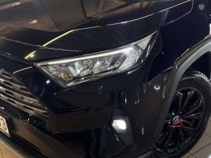 Melns Toyota RAV4 2023 Viļņa, ar dzinēja tilpumu 1.99 L un nobraukumu 61 tūkst. km par 29500 €, foto 5 vietnē AUTOMOTO.COM.LV