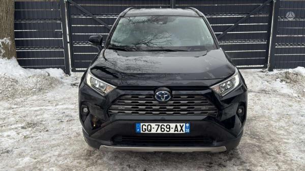 Black Toyota RAV4 2023 in Jonava, with an engine capacity of 2.50 L and mileage of 40 thousand km for 20700 €, photo 2 on AUTOMOTO.COM.LV