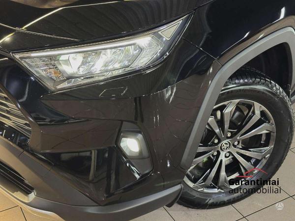 Melns Toyota RAV4 2023 Viļņa, ar dzinēja tilpumu 1.99 L un nobraukumu 33 tūkst. km par 29500 €, foto 4 vietnē AUTOMOTO.COM.LV