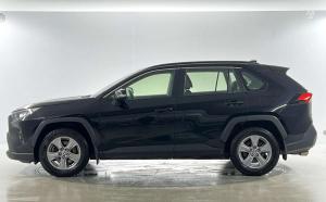 Melns Toyota RAV4 2023 Viļņa, ar dzinēja tilpumu 1.99 L un nobraukumu 68 tūkst. km par 27900 €, foto 2 vietnē AUTOMOTO.COM.LV