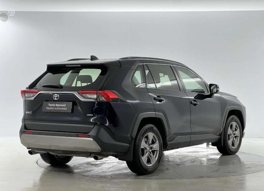 Melns Toyota RAV4 2023 Viļņa, ar dzinēja tilpumu 1.99 L un nobraukumu 68 tūkst. km par 27900 €, foto 17 vietnē AUTOMOTO.COM.LV