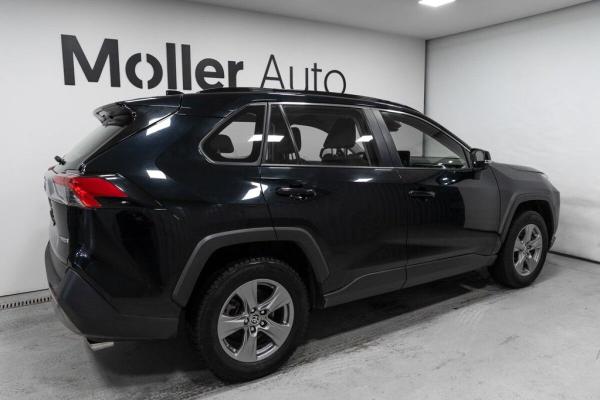 Black Toyota RAV4 2023 in Vilnius, with an engine capacity of 2.50 L and mileage of 155 thousand km for 26900 €, photo 4 on AUTOMOTO.COM.LV